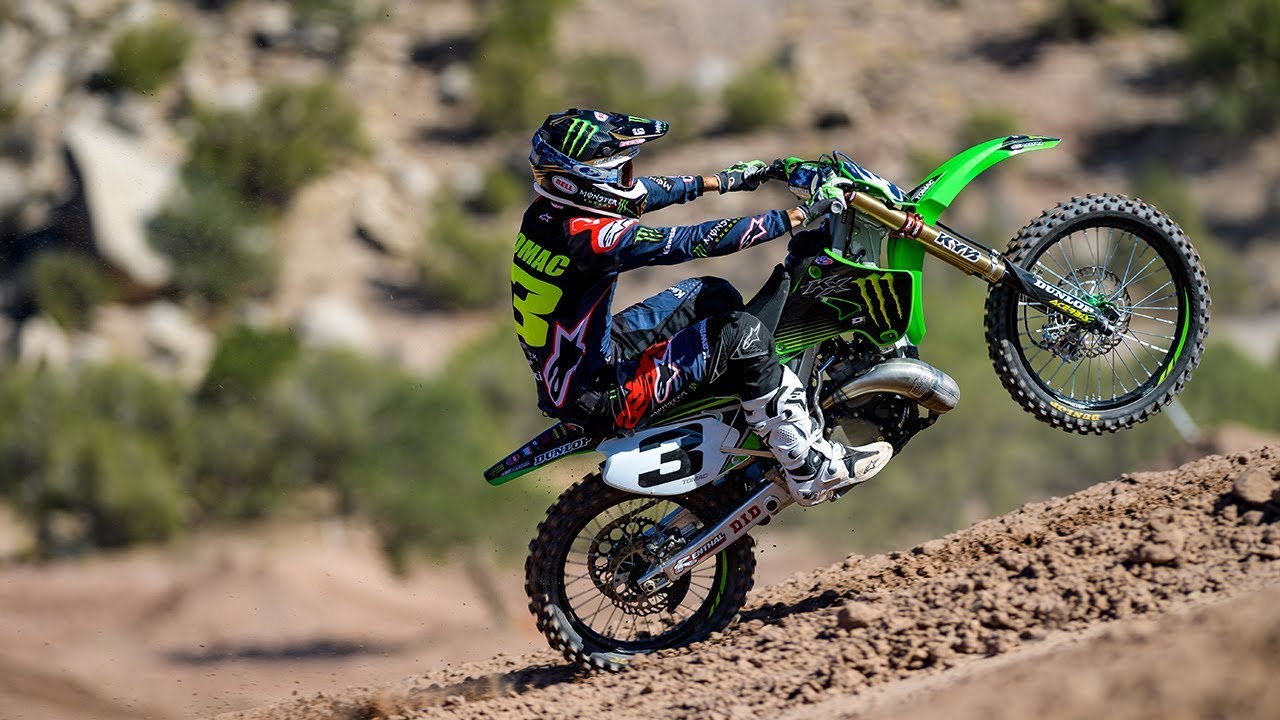 Eli Tomac bewegt eine Monster Energy Factory Kawasaki KX 250 2005 für ...